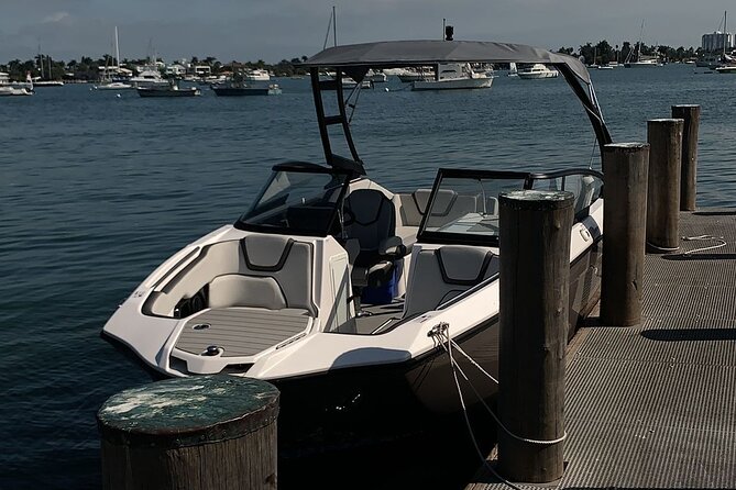 19 Ft boat tour around the Miami Bay, 2 or 4 hours, 6 people - Real Guest Experiences