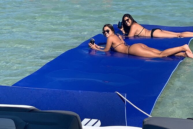 19 Ft boat tour around the Miami Bay, 2 or 4 hours, 6 people - FAQ