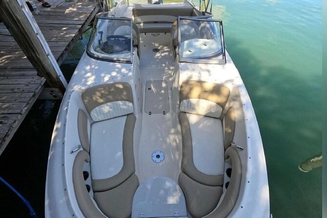 24 Ft Miami Bay: Private Boat, Gas Included , 8 people, Captained - Exploring the Miami Bay Private Boat Experience