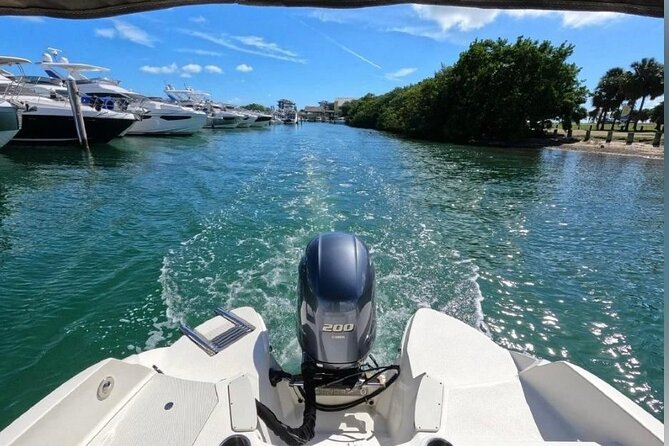 24 Ft Miami Bay: Private Boat, Gas Included , 8 people, Captained - Who Would Love This Experience?