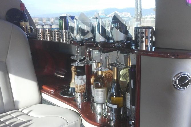 4-Hour private limo Tour of Los Angeles by a TV personality with Free Drinks - An In-Depth Look at the Experience