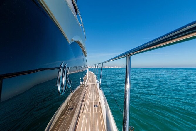 62ft Yacht Tour in Miami Beach with Captain Beneteau MC6 Fly - FAQ