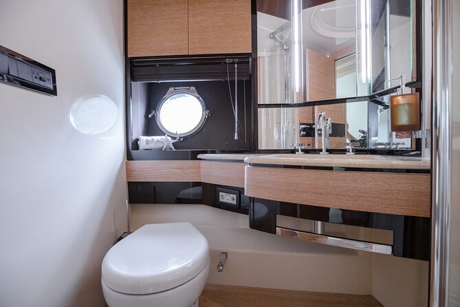 70' Azimut Flybridge Yacht Charter - Who Should Book This Tour?