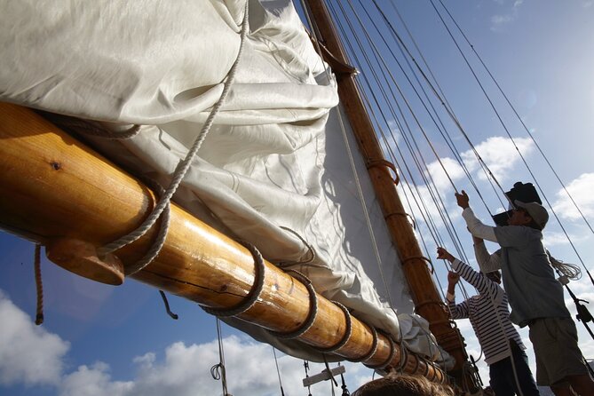 Afternoon Sail On A Charming Vintage Yacht Beer &. Wine Included