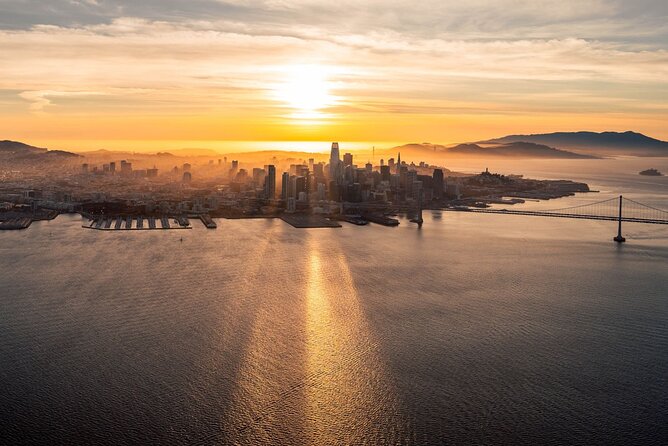 Airplane San Francisco Sunset Flight Tour - Key Points