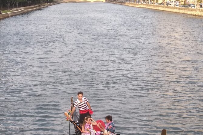 Aloha Gondola Cruise with drinks & pastries - Who Should Consider This Tour?
