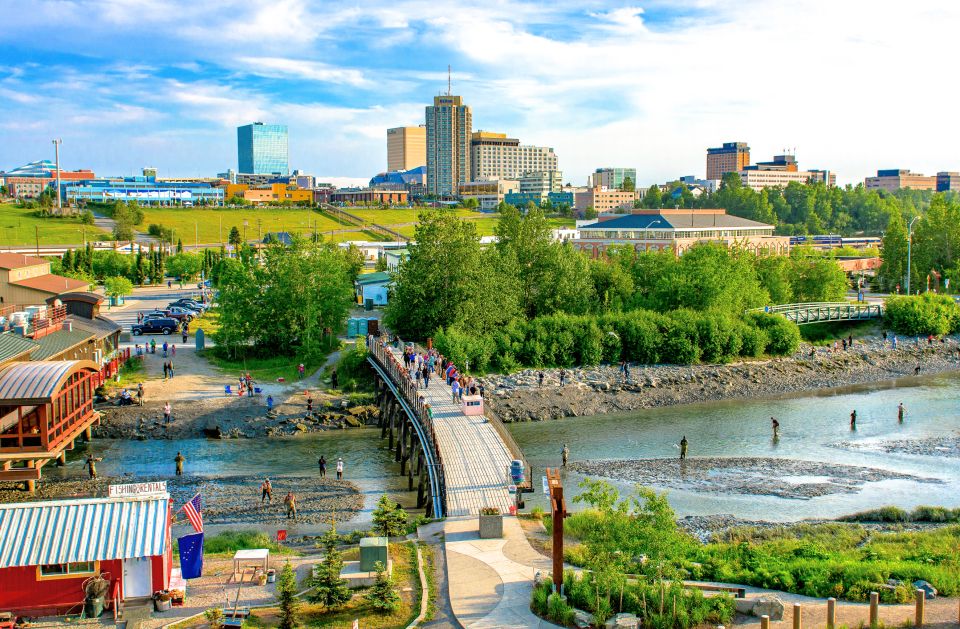 Anchorage: Guided Food and Sightseeing Tour by Van
