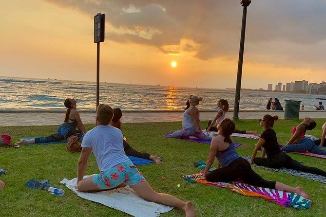 Beach Yoga on Waikiki with Diamondhead Backdrop - What Makes This Yoga Experience Stand Out?