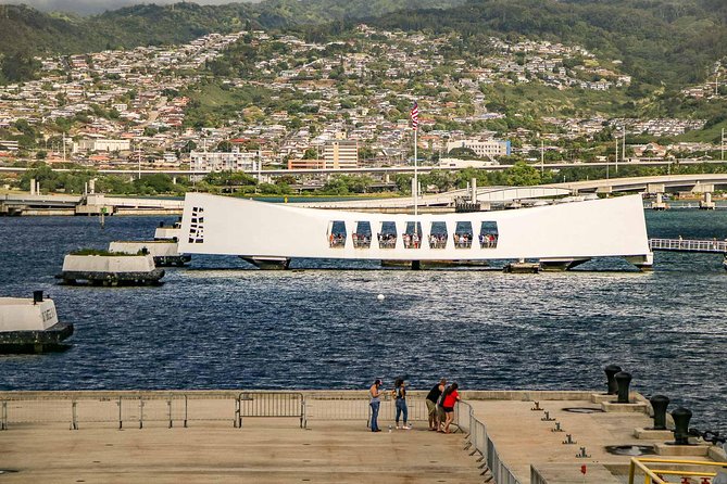 Best of Oahu: Pearl Harbor & Oahu Circle Island Tour from Waikiki - Authentic Insights from Reviews