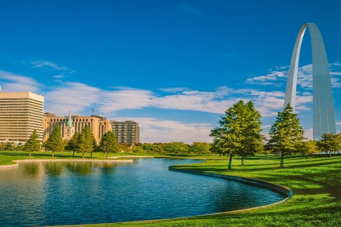 Best of St. Louis Small Group Tour w/St Louis Arch & River Cruise