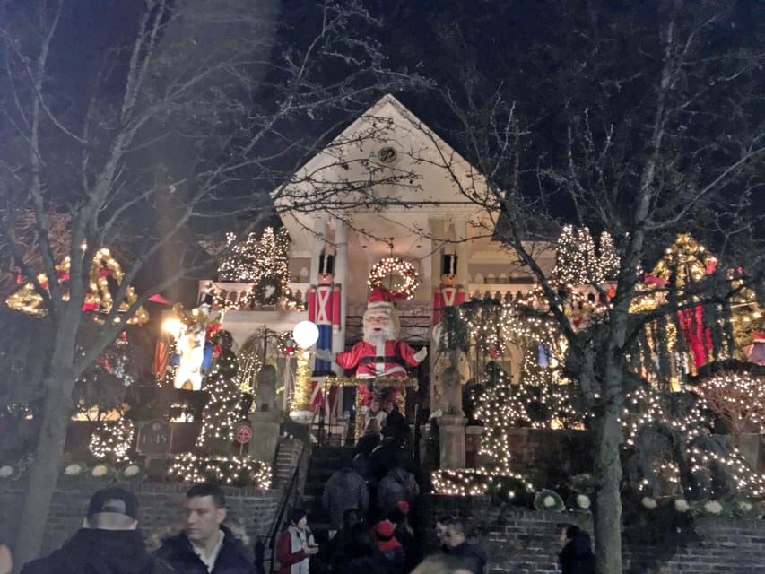 Brooklyn: 1.5-Hour Dyker Heights Christmas Walking Tour