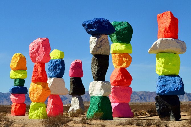 California Desert, Seven Magic Mountains and Las Vegas Sign - Key Points