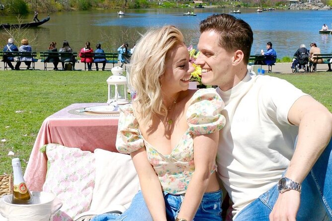 Central Park Luxury Picnic for 2 - An Unforgettable Picnic in the Heart of Central Park
