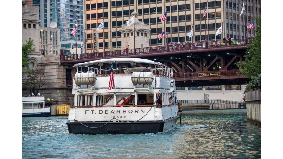 Chicago: Architecture Boat Tour with Drinks