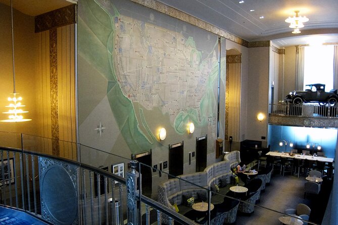 Chicago Walking Tour: Art Deco Skyscrapers Riverfront - The Experience and Guides