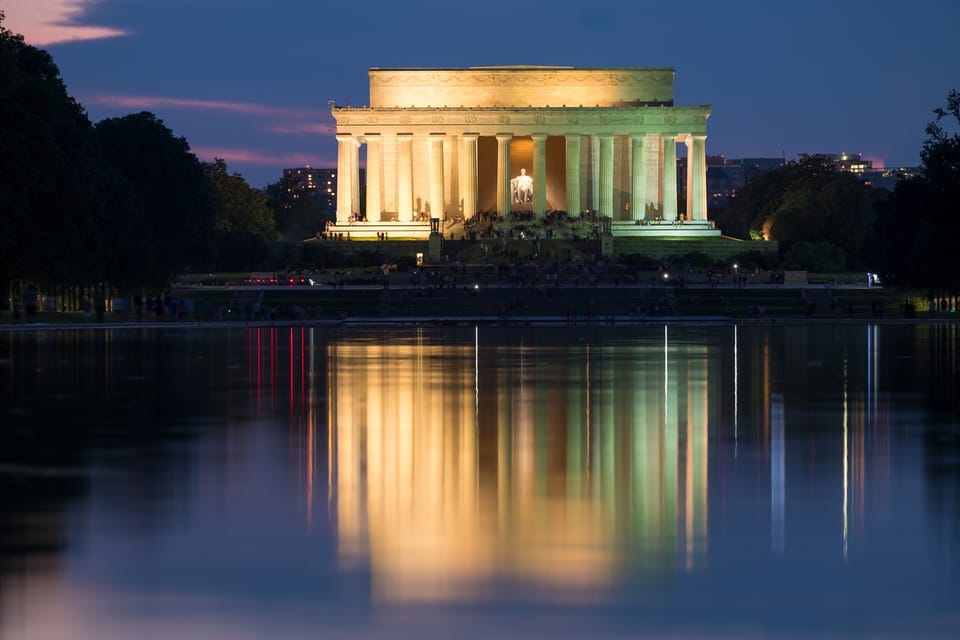 DC: Monuments & Memorials Sunset Tour by Open-top Bus - FAQ