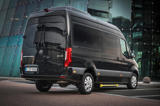 Departure from New Orleans to New Orleans MSY or Port by Minibus - The Vehicle: Comfort and Style