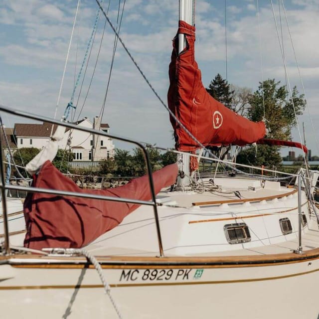 Detroit: Sailing Tour on the Detroit River