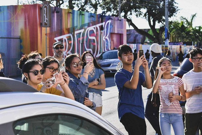 Explore Wynwood with local artist - A Closer Look at the Experience