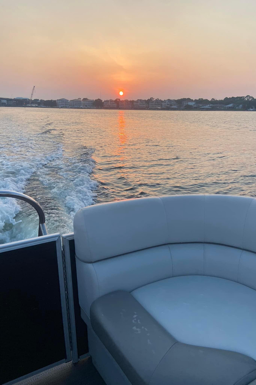 Fort Walton: Sunset Dolphin Cruise on the Emerald Coast