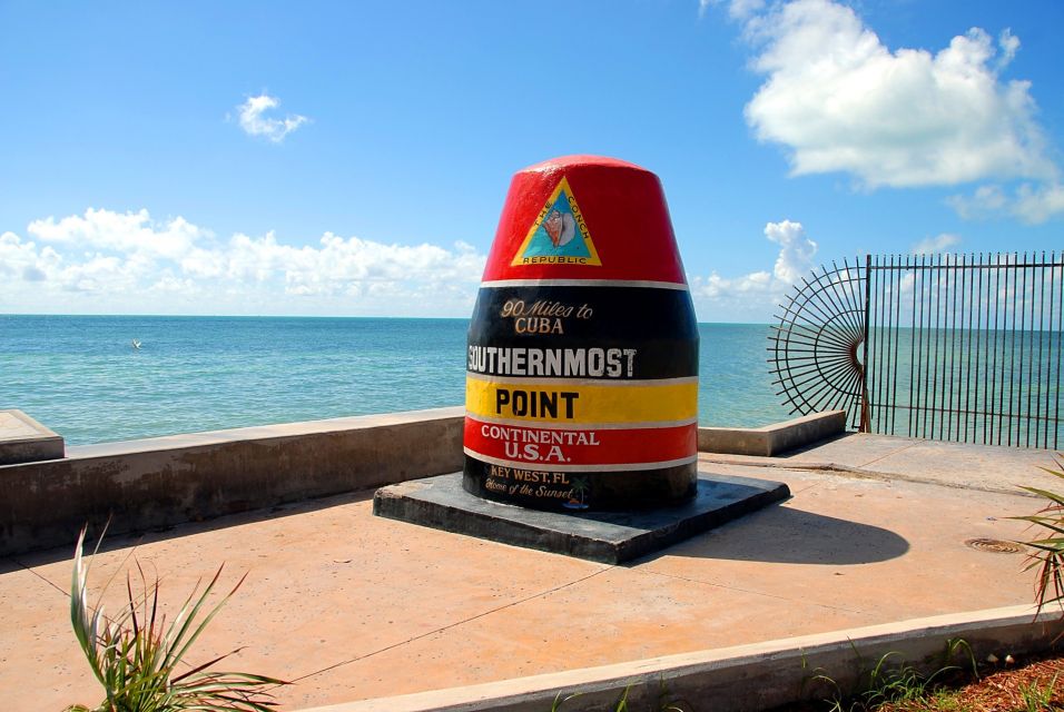 From Miami: Key West with Dolphin Watch or Snorkel Boat