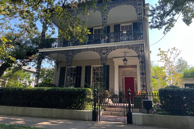 Garden District Architecture Walking Tour in New Orleans - Key Points