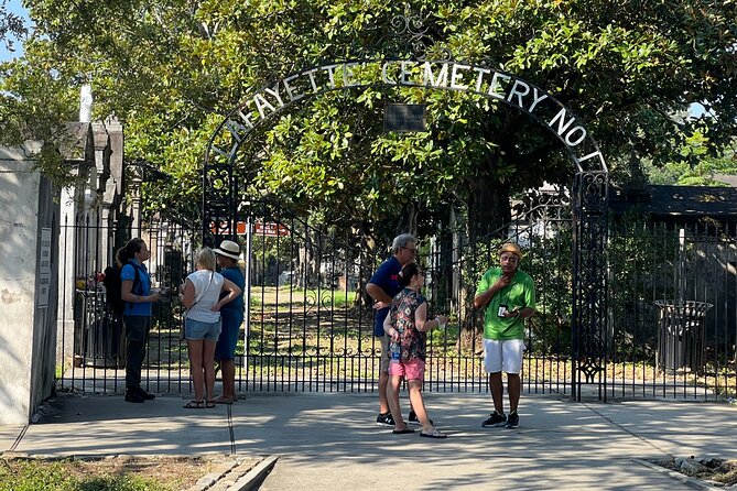 Garden District Architecture Walking Tour in New Orleans - The Experience: What Youll See and Hear