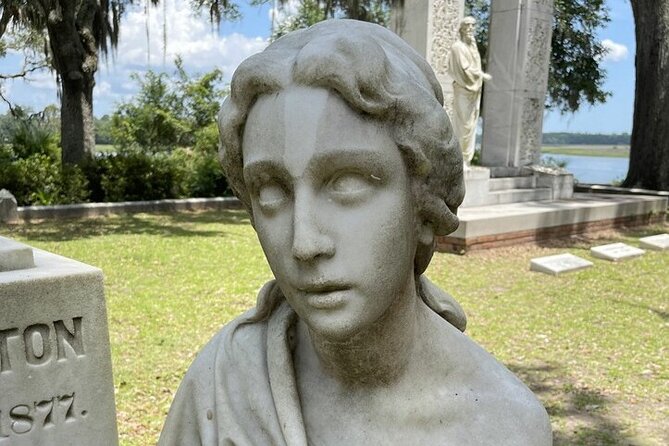 Garden District Celebrities Cemeteries Mansions and Mysteries Walking Tour - Who Should Consider This Tour?