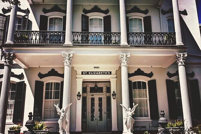 Garden District Celebrities Cemeteries Mansions and Mysteries Walking Tour - FAQ