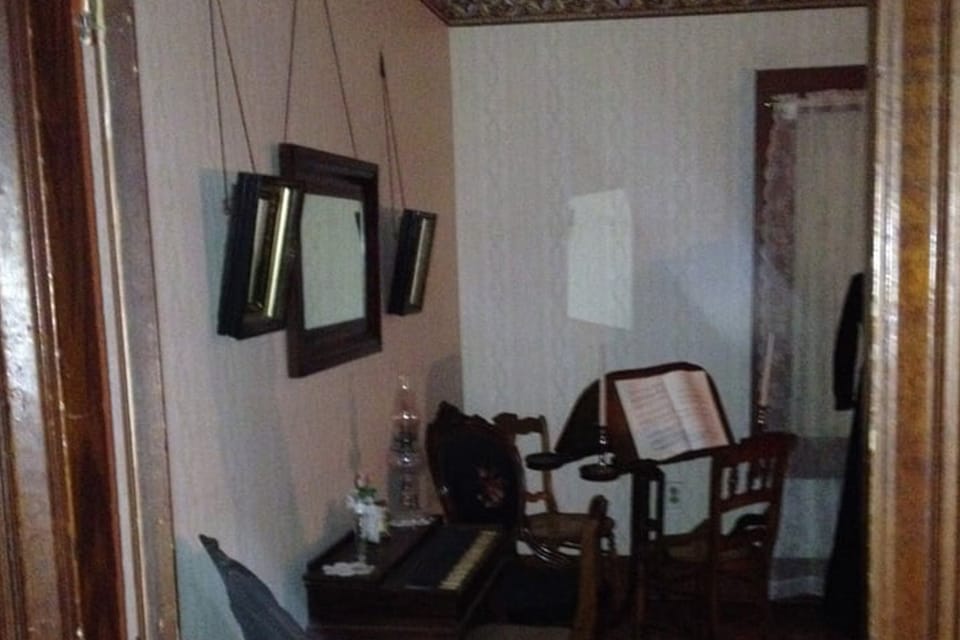 Gaslamp Quarter: San Diego's Ghostly History Walking Tour - The Guide and Atmosphere