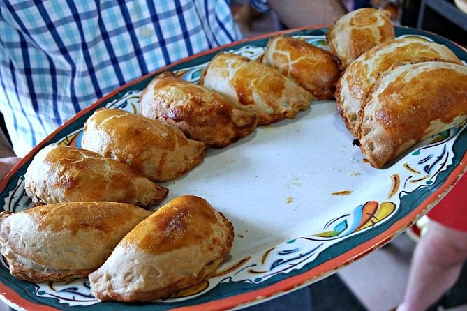 Georgetown Foodie Culinary Tour & Neighborhood Walk - Food and Drink