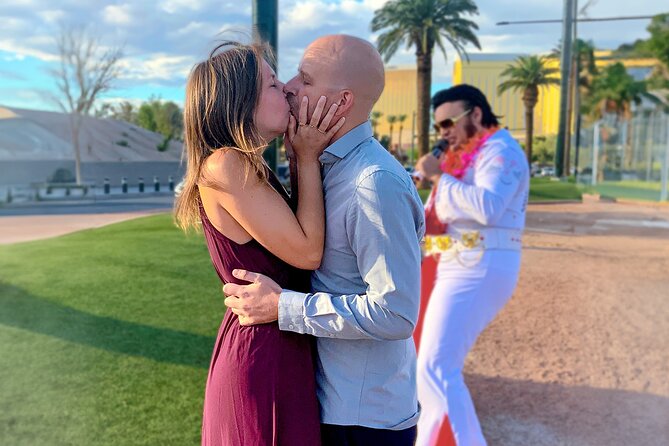 Get Married: Elvis Wedding + Las Vegas Sign + Photography - How the Photos and Memories Come Together