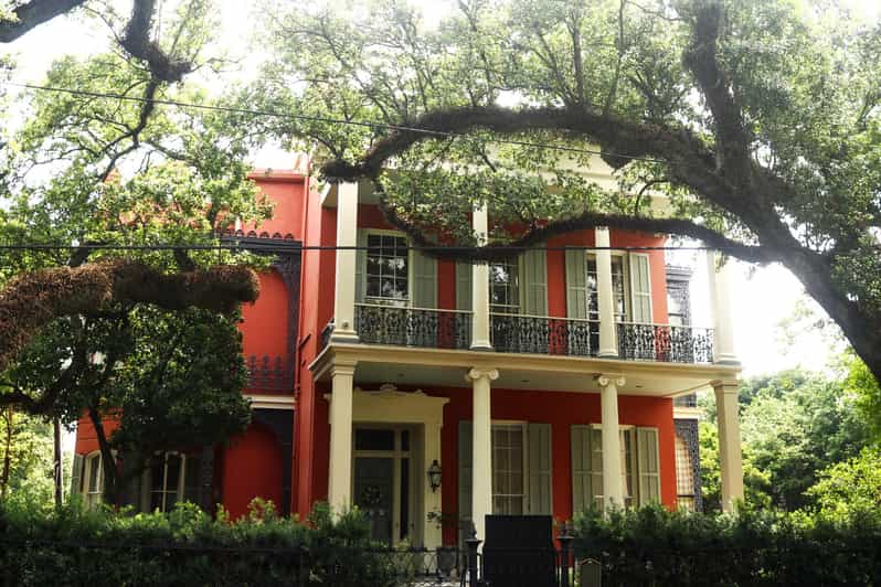 Gossip & Grandeur: A Stroll Through NOLAs Garden District - Exploring the Garden District: A Detailed Look