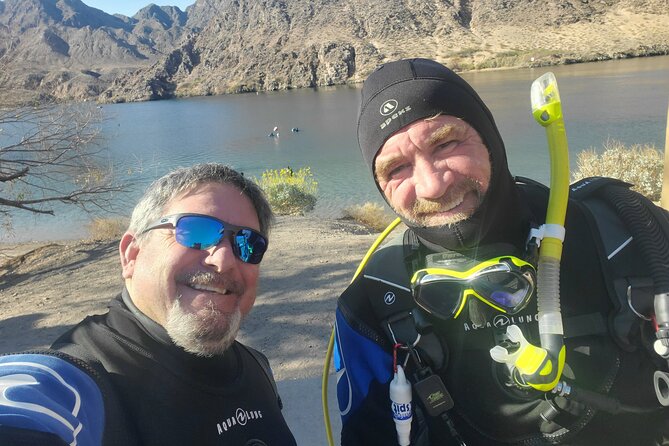 Guided SCUBA Shore dive for Certified Divers 2 states in one - Authenticity and Guide Expertise