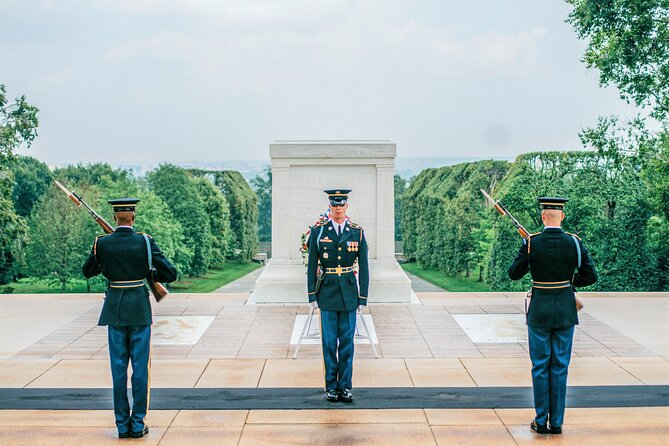 Guided Tour of Arlington Cemetery With Changing of the Guards - What to Expect from This Arlington Cemetery Tour