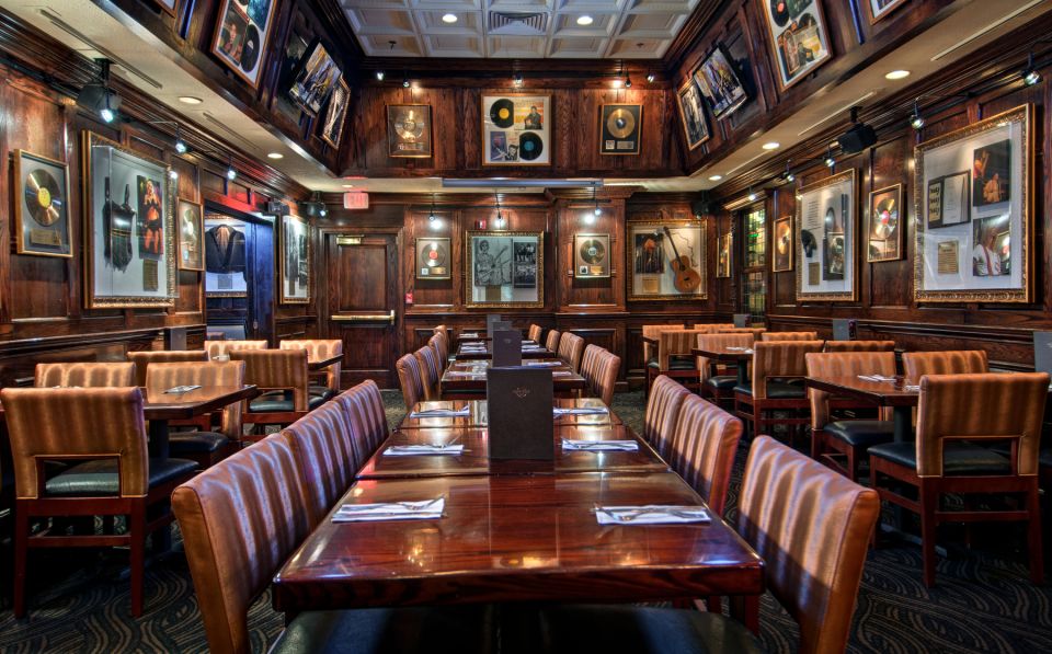 Hard Rock Cafe Meal: Niagara Falls, United States - The Experience in Detail