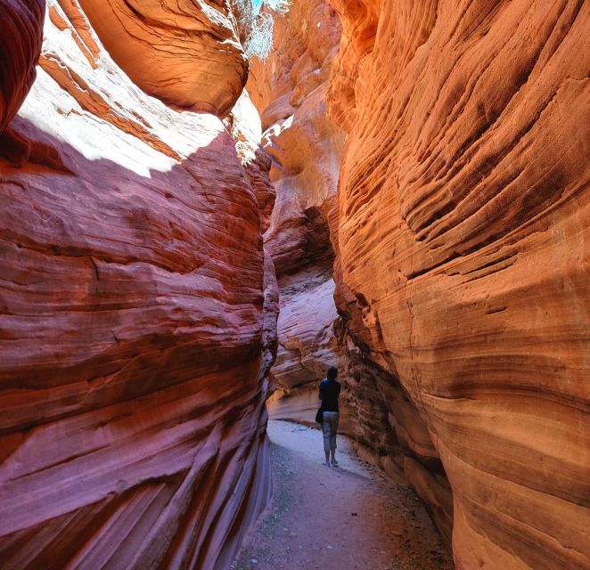 Kanab: Red Canyon Off-Road Jeep and Hiking Tour - An in-depth look at the experience