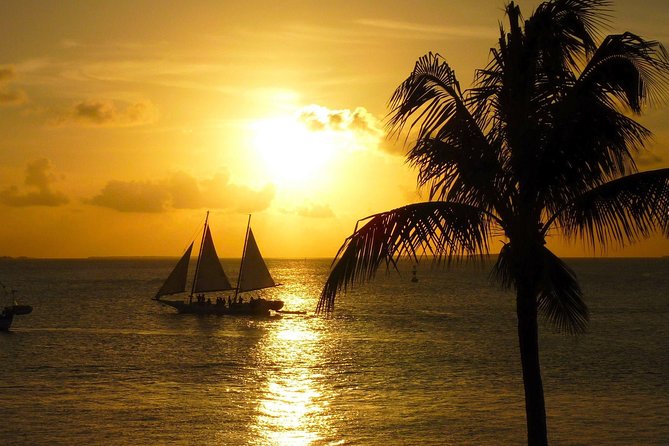 Key West Small-Group Sunset Sail with Wine and Hors d’oeuvres