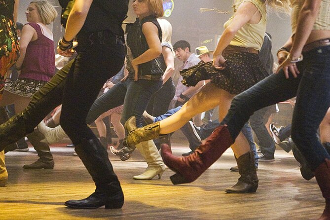 Las Vegas Country Bar Crawl by Party Bus w/ Free Drinks - The Experience in Detail