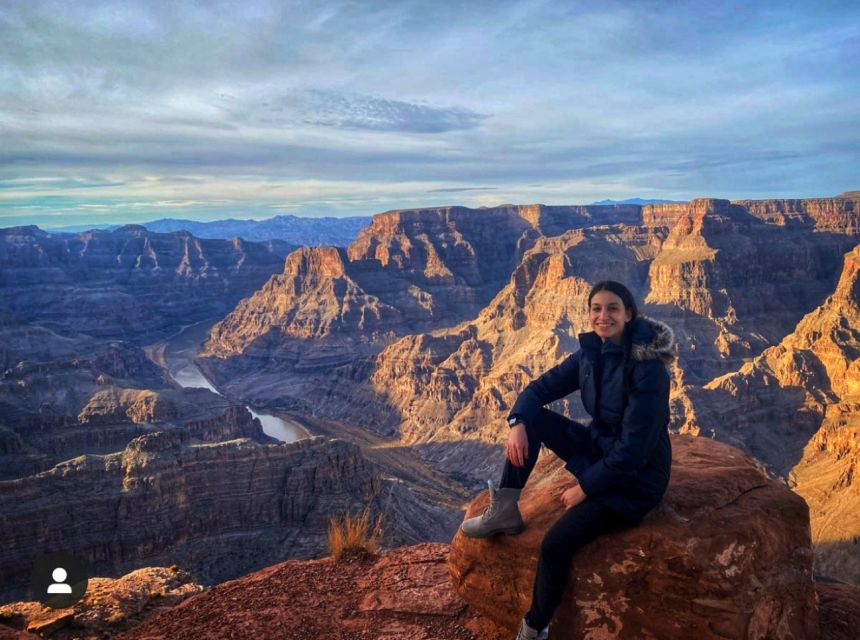 Las Vegas: Grand Canyon, Hoover Dam & 7 Magic Mountains Tour - Transportation and Group Size