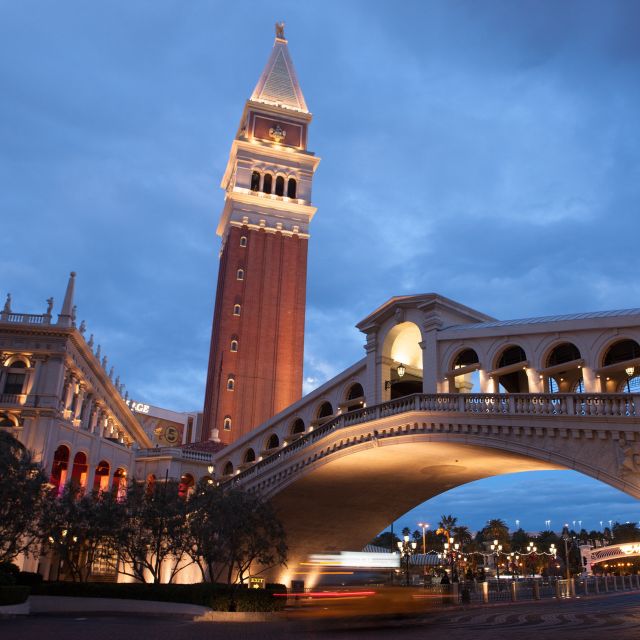 Las Vegas: Las Vegas Strip Night Tour with Spanish Guide - Authentic Experiences from Past Travelers