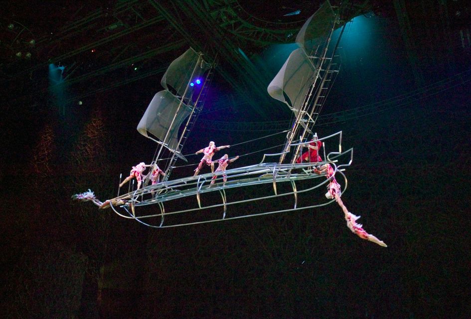 Las Vegas: O by Cirque du Soleil at Bellagio - What to Expect During the Show