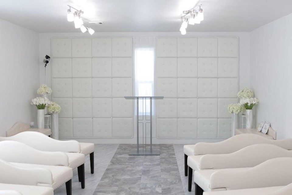 Las Vegas: Wedding at Paradise Wedding Chapel - Key Points