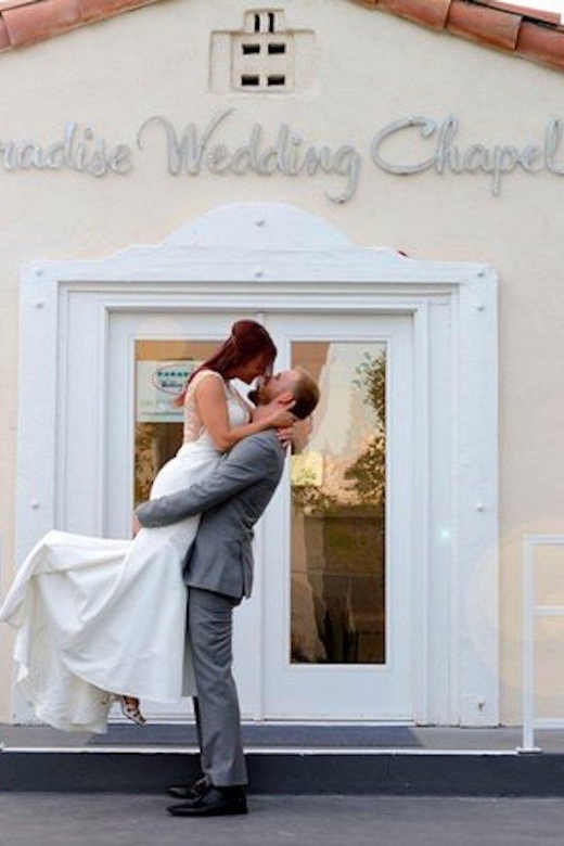 Las Vegas: Wedding at Paradise Wedding Chapel - An Authentic Las Vegas Wedding Experience