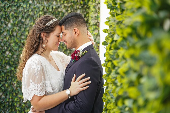 Las Vegas Wedding at The Little Vegas Chapel - A Closer Look at the Wedding Experience