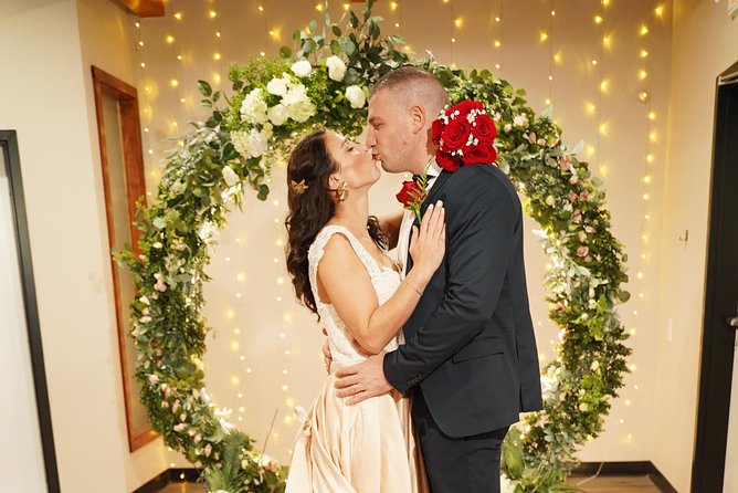 Las Vegas Wedding at The Little Vegas Chapel including Limousine Transportation - Who Is This Tour Best For?