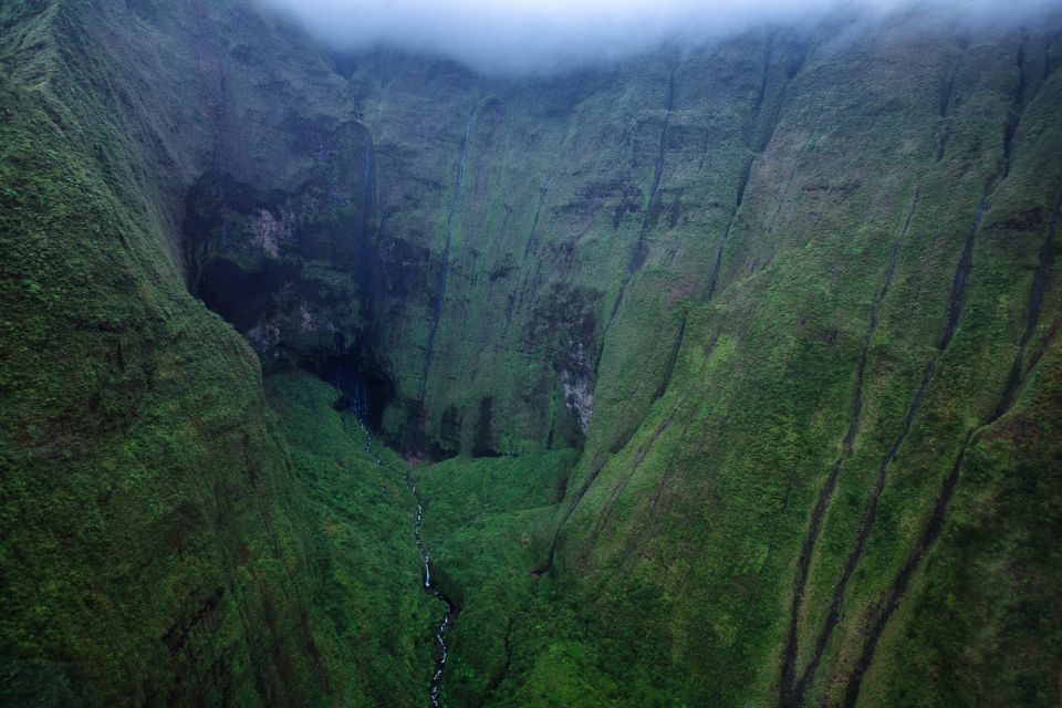 Lihue: Deluxe Waterfall Safari Helicopter Tour - The Sum Up