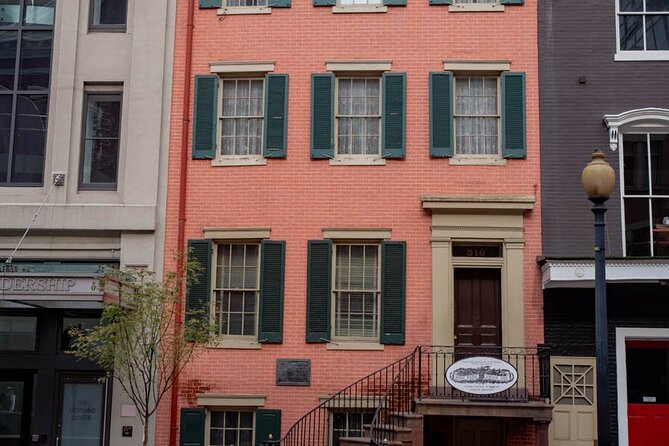 Lincoln Assassination Tour with Ford's Theatre and Petersen House - FAQs