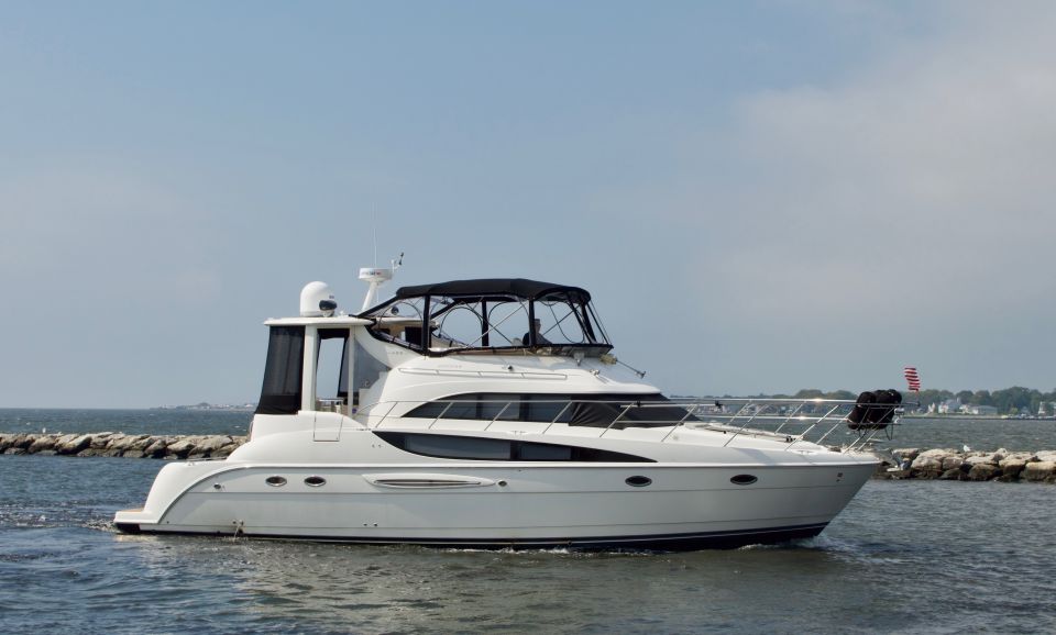 Long Island: Yacht Charters, Location: Port Jefferson Harbor - An In-Depth Look at the Yacht Charter Experience