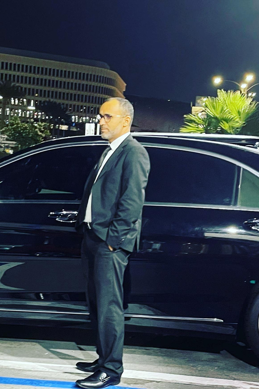 Los Angeles: 1-Way Private Transfer from LAX to Disneyland - The Vehicle and Comfort
